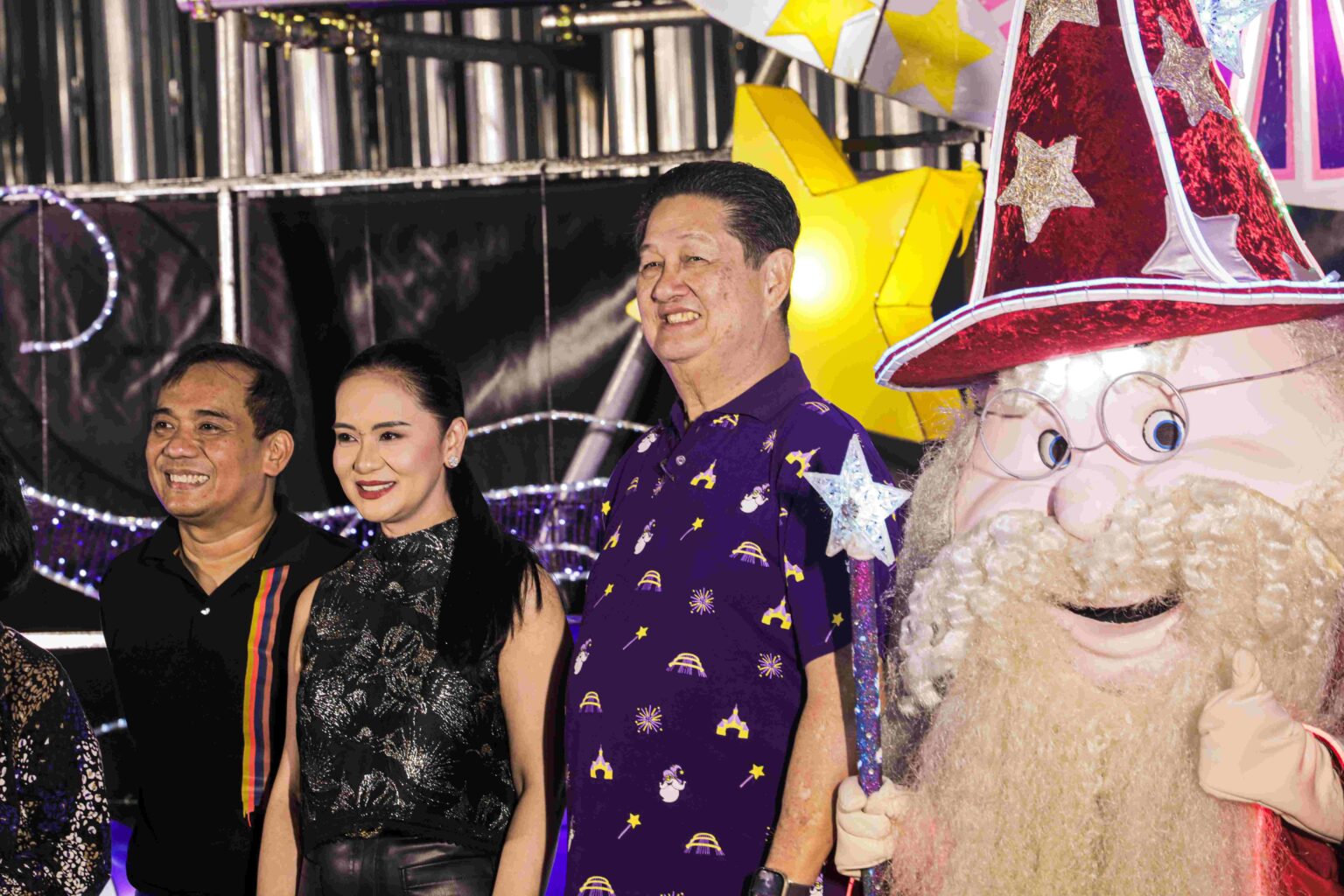 Enchanted Kingdom brings the biggest parol in the country - Manila Insight