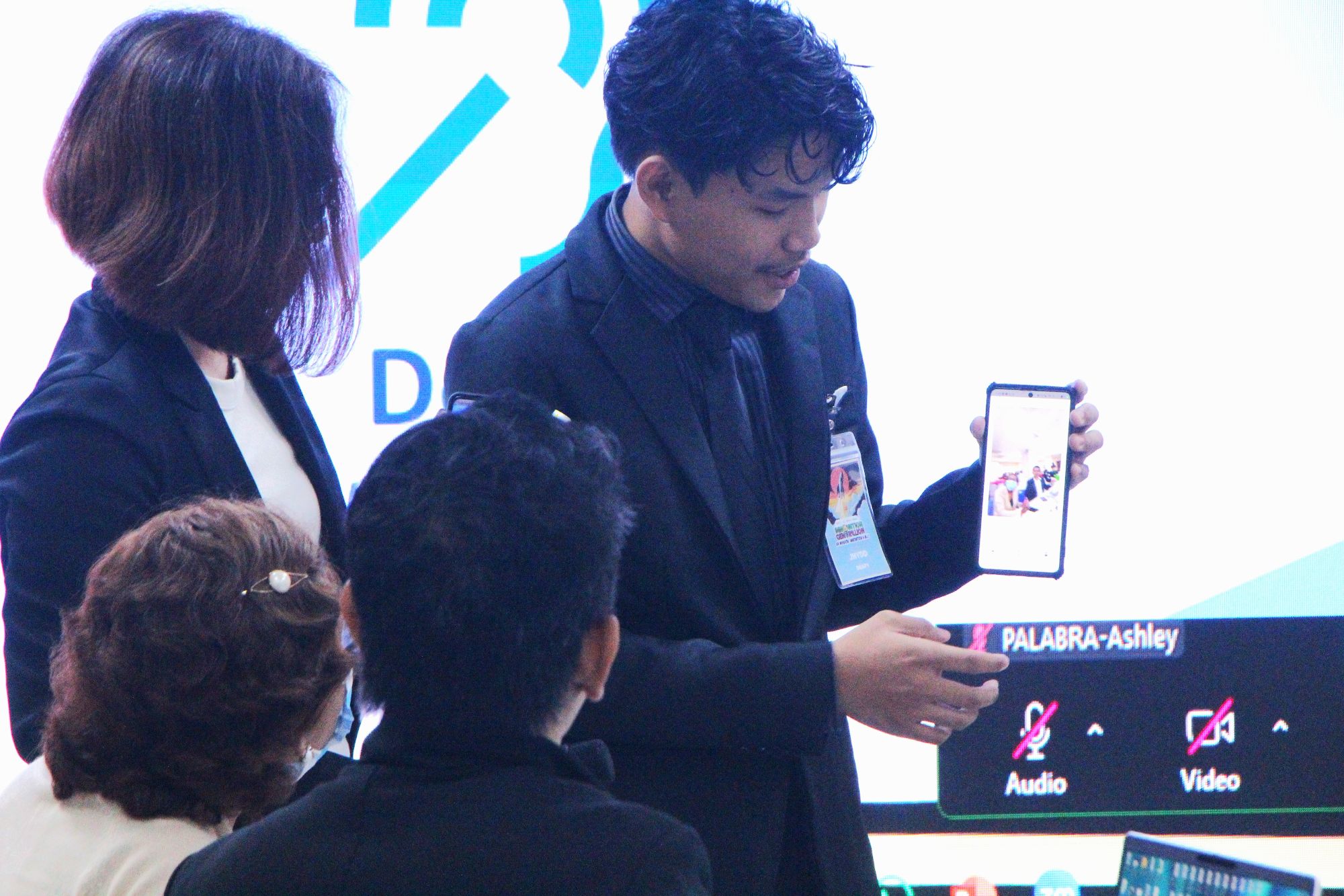 Students Defy Odds with "Deafy"—an Award-Winning App for the Deaf ...